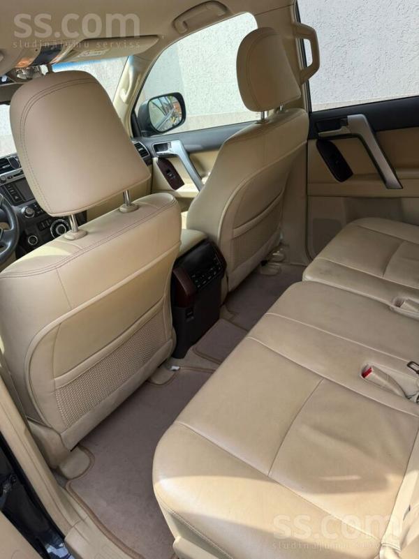 Zils Toyota Land Cruiser 2014 Rīga, ar dzinēja tilpumu 3.00 L un nobraukumu 138 tūkst. km par 25700 €, foto 11 vietnē AUTOMOTO.COM.LV