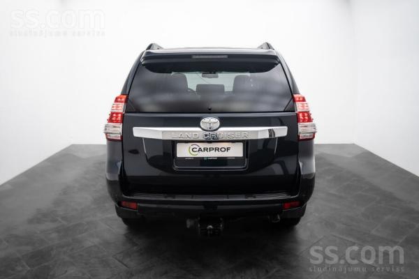 Zils Toyota Land Cruiser 2016 Tallina, ar dzinēja tilpumu 2.80 L un nobraukumu 118 tūkst. km par 35399 €, foto 5 vietnē AUTOMOTO.COM.LV