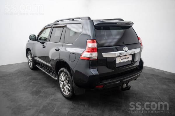 Zils Toyota Land Cruiser 2016 Tallina, ar dzinēja tilpumu 2.80 L un nobraukumu 118 tūkst. km par 35399 €, foto 6 vietnē AUTOMOTO.COM.LV