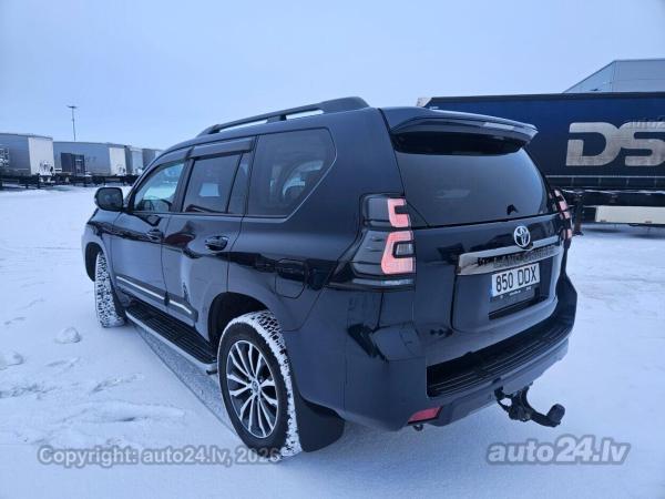 Blue Toyota Land Cruiser 2022 in Tallinn, with an engine capacity of 2.80 L and mileage of 121 thousand km for 49900 €, photo 2 on AUTOMOTO.COM.LV