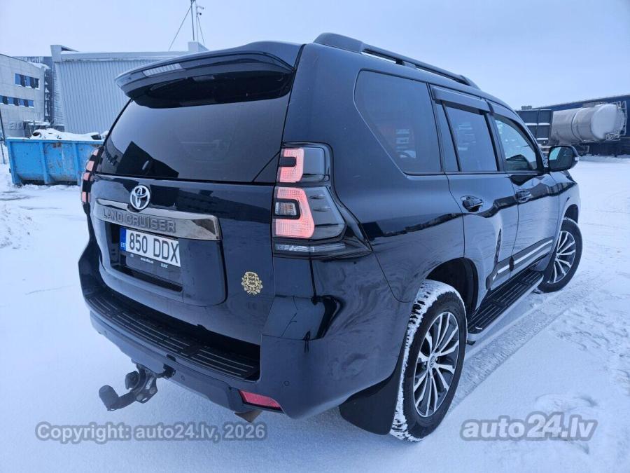 Zils Toyota Land Cruiser 2022 Tallina, ar dzinēja tilpumu 2.80 L un nobraukumu 121 tūkst. km par 49900 €, foto 4 vietnē AUTOMOTO.COM.LV