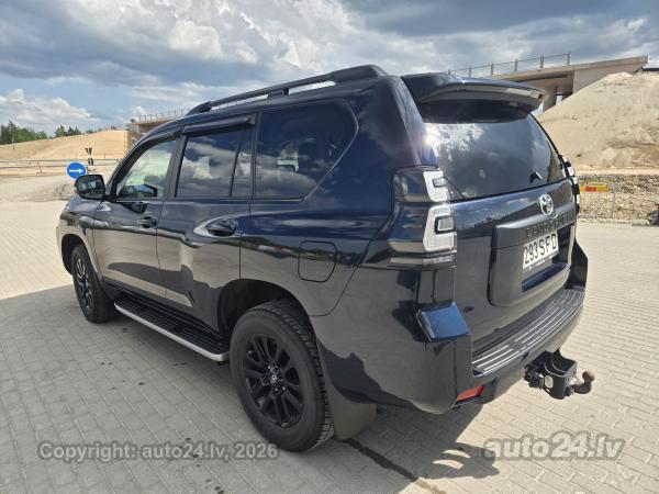 Blue Toyota Land Cruiser 2023 in Tallinn, with an engine capacity of 2.80 L and mileage of 101 thousand km for 62500 €, photo 4 on AUTOMOTO.COM.LV