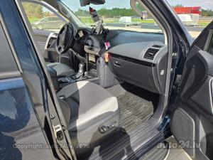 Blue Toyota Land Cruiser 2023 in Tallinn, with an engine capacity of 2.80 L and mileage of 101 thousand km for 62500 €, photo 16 on AUTOMOTO.COM.LV