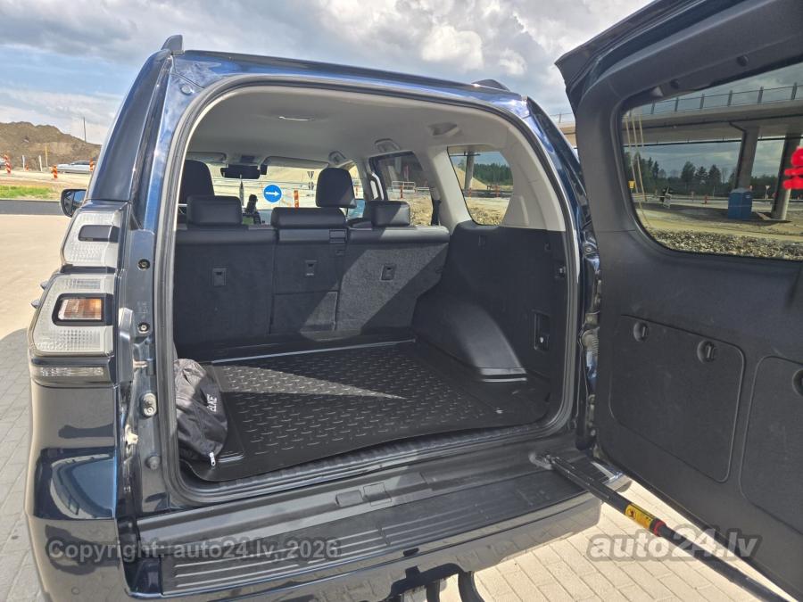 Blue Toyota Land Cruiser 2023 in Tallinn, with an engine capacity of 2.80 L and mileage of 101 thousand km for 62500 €, photo 17 on AUTOMOTO.COM.LV