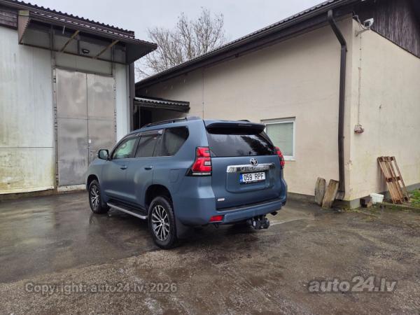 Toyota Land Cruiser 2023 Tallina vietnÄ Zils Toyota Land Cruiser 2023 Tallina, ar dzinÄja tilpumu 2.80 L un nobraukumu 110 tÅ«kst. km par 52000 ā¬, foto 6 vietnÄ AUTOMOTO.COM.LV