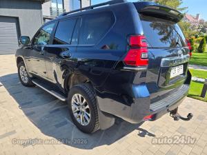 Zils Toyota Land Cruiser 2018 Tallina, ar dzinēja tilpumu 2.80 L un nobraukumu 154 tūkst. km par 41500 €, foto 4 vietnē AUTOMOTO.COM.LV
