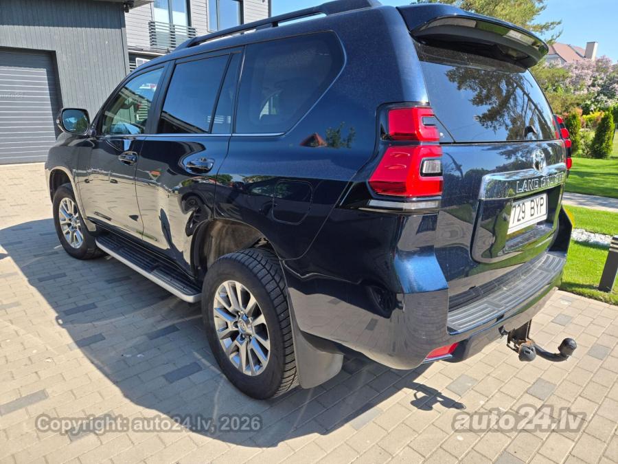 Zils Toyota Land Cruiser 2018 Tallina, ar dzinēja tilpumu 2.80 L un nobraukumu 154 tūkst. km par 41500 €, foto 4 vietnē AUTOMOTO.COM.LV
