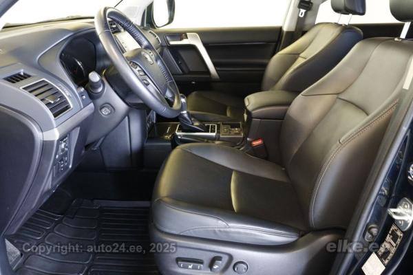 Zils Toyota Land Cruiser 2021 Tallina, ar dzinēja tilpumu 2.76 L un nobraukumu 64 tūkst. km par 54000 €, foto 11 vietnē AUTOMOTO.COM.LV