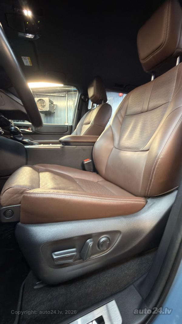 Zils Toyota Land Cruiser 2024 Tallina, ar dzinēja tilpumu 2.80 L un nobraukumu 25 tūkst. km par 82000 €, foto 8 vietnē AUTOMOTO.COM.LV