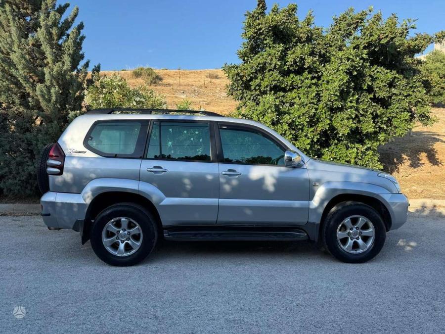 Brown Toyota Land Cruiser 2003 in Siauliai, with an engine capacity of 3.96 L and mileage of 225 thousand km for 19050 €, photo 8 on AUTOMOTO.COM.LV