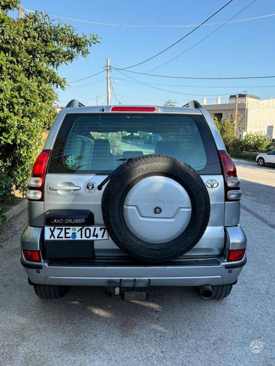 Brown Toyota Land Cruiser 2003 in Siauliai, with an engine capacity of 3.96 L and mileage of 225 thousand km for 19050 €, photo 9 on AUTOMOTO.COM.LV