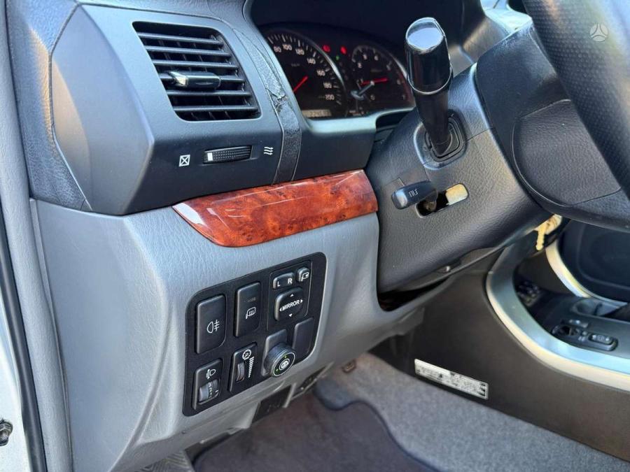 Brown Toyota Land Cruiser 2003 in Siauliai, with an engine capacity of 3.96 L and mileage of 225 thousand km for 19050 €, photo 17 on AUTOMOTO.COM.LV