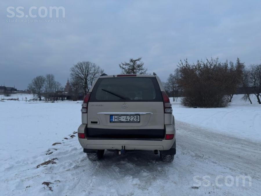 Brown Toyota Land Cruiser 2005 in Riga, with an engine capacity of 3.00 L and mileage of 415 thousand km for 7900 €, photo 4 on AUTOMOTO.COM.LV