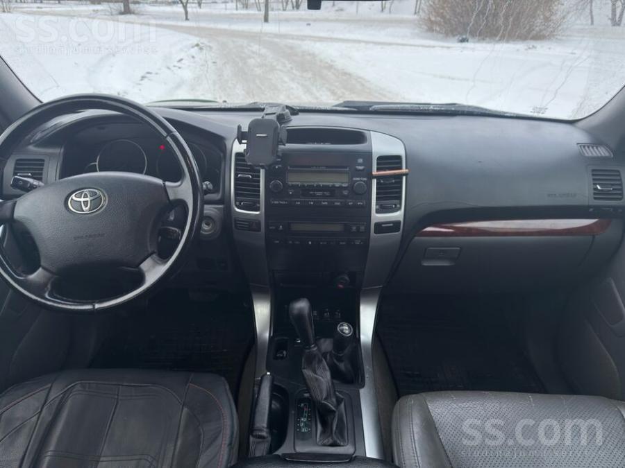 Brown Toyota Land Cruiser 2005 in Riga, with an engine capacity of 3.00 L and mileage of 415 thousand km for 7900 €, photo 9 on AUTOMOTO.COM.LV