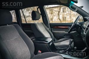 Brūns Toyota Land Cruiser 2005 Rīga, ar dzinēja tilpumu 3.00 L un nobraukumu 0 tūkst. km par 7990 €, foto 10 vietnē AUTOMOTO.COM.LV