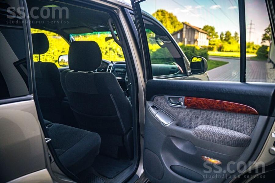 Brūns Toyota Land Cruiser 2005 Rīga, ar dzinēja tilpumu 3.00 L un nobraukumu 0 tūkst. km par 6990 €, foto 9 vietnē AUTOMOTO.COM.LV