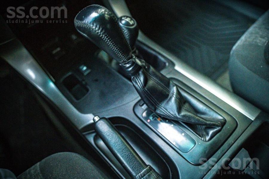 Brūns Toyota Land Cruiser 2005 Rīga, ar dzinēja tilpumu 3.00 L un nobraukumu 0 tūkst. km par 6990 €, foto 15 vietnē AUTOMOTO.COM.LV