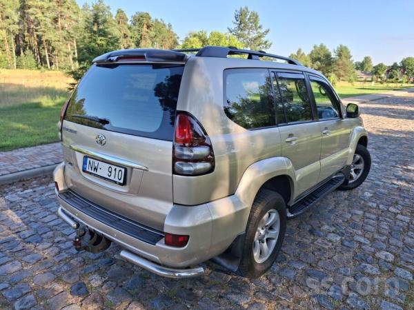 Brūns Toyota Land Cruiser 2005 Valmiera, ar dzinēja tilpumu 3.00 L un nobraukumu 337 tūkst. km par 12850 €, foto 4 vietnē AUTOMOTO.COM.LV