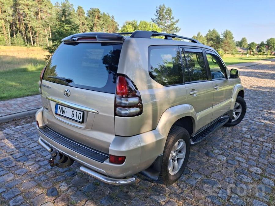 Brown Toyota Land Cruiser 2005 in Valmiera, with an engine capacity of 3.00 L and mileage of 337 thousand km for 12850 €, photo 5 on AUTOMOTO.COM.LV