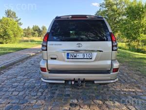 Brown Toyota Land Cruiser 2005 in Valmiera, with an engine capacity of 3.00 L and mileage of 337 thousand km for 12850 €, photo 6 on AUTOMOTO.COM.LV