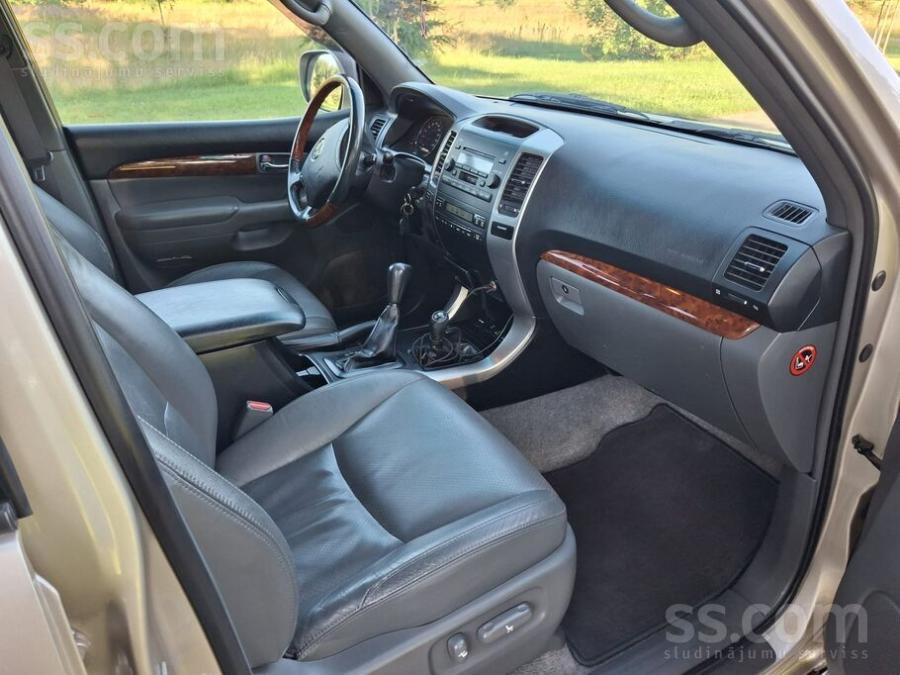 Brown Toyota Land Cruiser 2005 in Valmiera, with an engine capacity of 3.00 L and mileage of 337 thousand km for 12850 €, photo 9 on AUTOMOTO.COM.LV