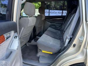 Brūns Toyota Land Cruiser 2006 Viļņa, ar dzinēja tilpumu 2.98 L un nobraukumu 260 tūkst. km par 8800 €, foto 18 vietnē AUTOMOTO.COM.LV