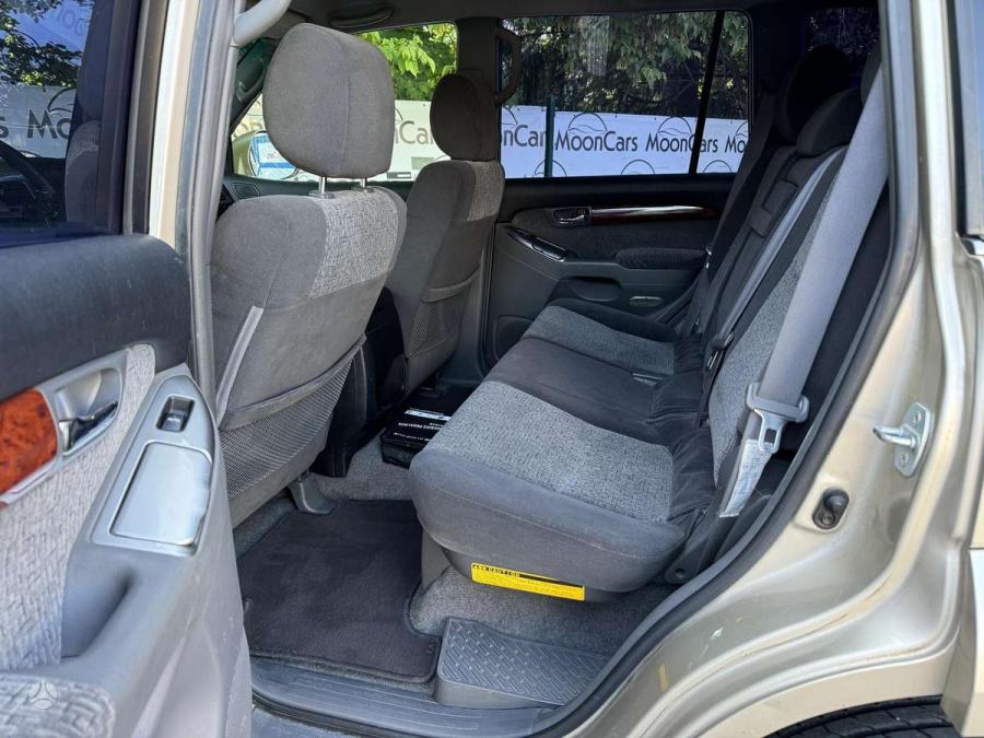 Brūns Toyota Land Cruiser 2006 Viļņa, ar dzinēja tilpumu 2.98 L un nobraukumu 260 tūkst. km par 8800 €, foto 18 vietnē AUTOMOTO.COM.LV