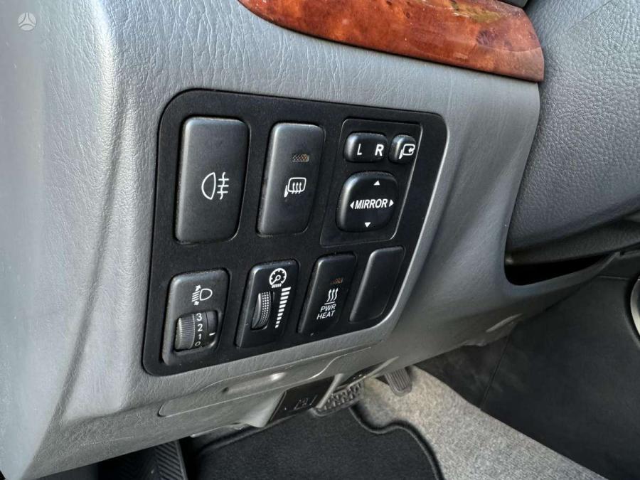 Brūns Toyota Land Cruiser 2006 Viļņa, ar dzinēja tilpumu 2.98 L un nobraukumu 260 tūkst. km par 8800 €, foto 22 vietnē AUTOMOTO.COM.LV