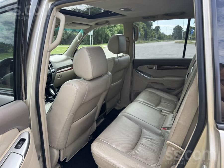 Brown Toyota Land Cruiser 2007 in Riga, with an engine capacity of 3.00 L and mileage of 0 thousand km for 9990 €, photo 13 on AUTOMOTO.COM.LV