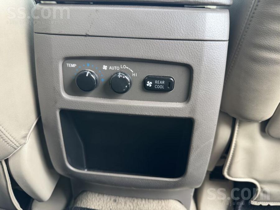 Brown Toyota Land Cruiser 2007 in Riga, with an engine capacity of 3.00 L and mileage of 0 thousand km for 9990 €, photo 14 on AUTOMOTO.COM.LV