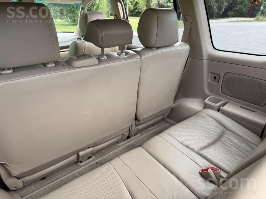 Brown Toyota Land Cruiser 2007 in Riga, with an engine capacity of 3.00 L and mileage of 0 thousand km for 9990 €, photo 16 on AUTOMOTO.COM.LV