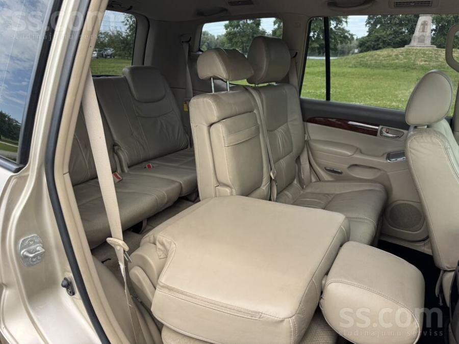 Brown Toyota Land Cruiser 2007 in Riga, with an engine capacity of 3.00 L and mileage of 0 thousand km for 9990 €, photo 18 on AUTOMOTO.COM.LV