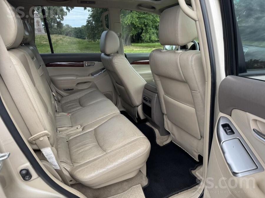 Brown Toyota Land Cruiser 2007 in Riga, with an engine capacity of 3.00 L and mileage of 0 thousand km for 9990 €, photo 19 on AUTOMOTO.COM.LV