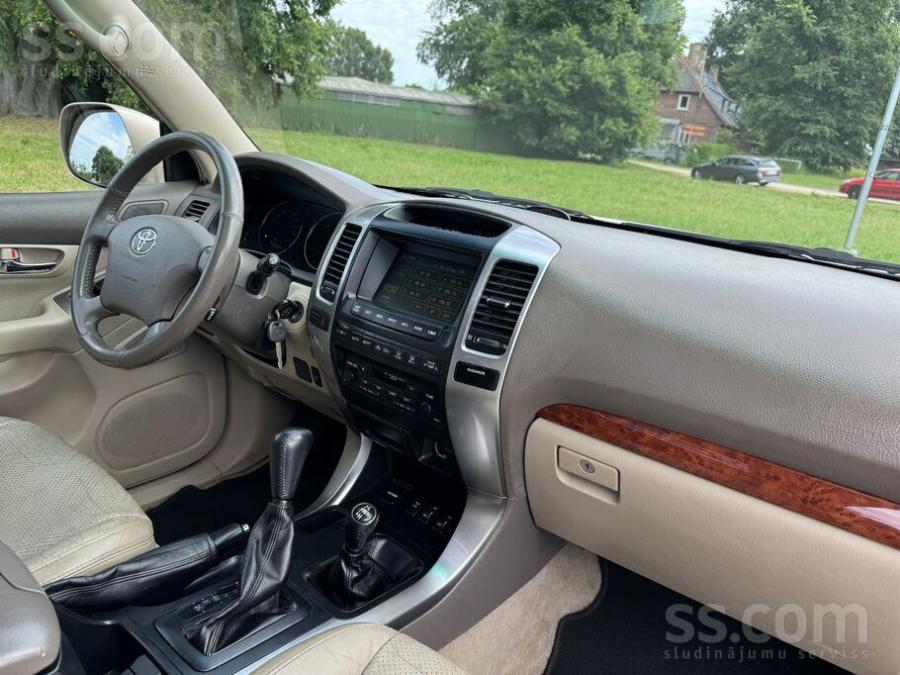 Brown Toyota Land Cruiser 2007 in Riga, with an engine capacity of 3.00 L and mileage of 0 thousand km for 9990 €, photo 21 on AUTOMOTO.COM.LV