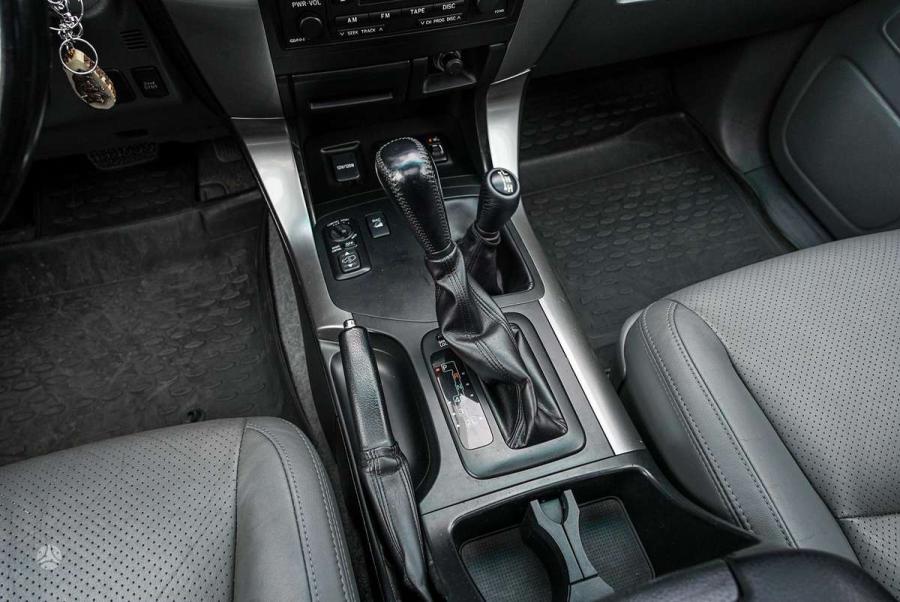 Brūns Toyota Land Cruiser 2009 Kauņa, ar dzinēja tilpumu 2.98 L un nobraukumu 196 tūkst. km par 14450 €, foto 16 vietnē AUTOMOTO.COM.LV