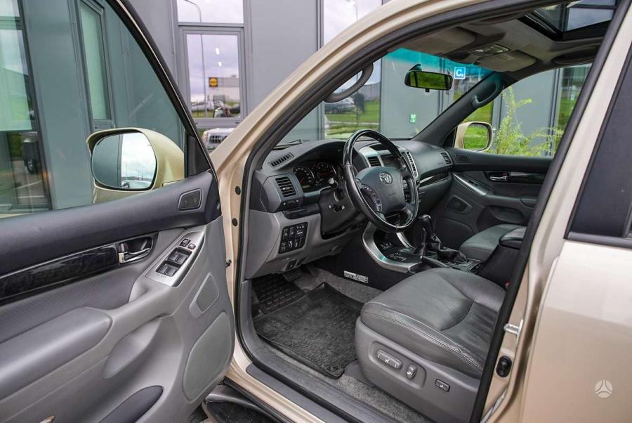 Brūns Toyota Land Cruiser 2009 Kauņa, ar dzinēja tilpumu 2.98 L un nobraukumu 196 tūkst. km par 14450 €, foto 17 vietnē AUTOMOTO.COM.LV