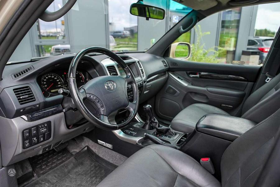 Brūns Toyota Land Cruiser 2009 Kauņa, ar dzinēja tilpumu 2.98 L un nobraukumu 196 tūkst. km par 14450 €, foto 19 vietnē AUTOMOTO.COM.LV