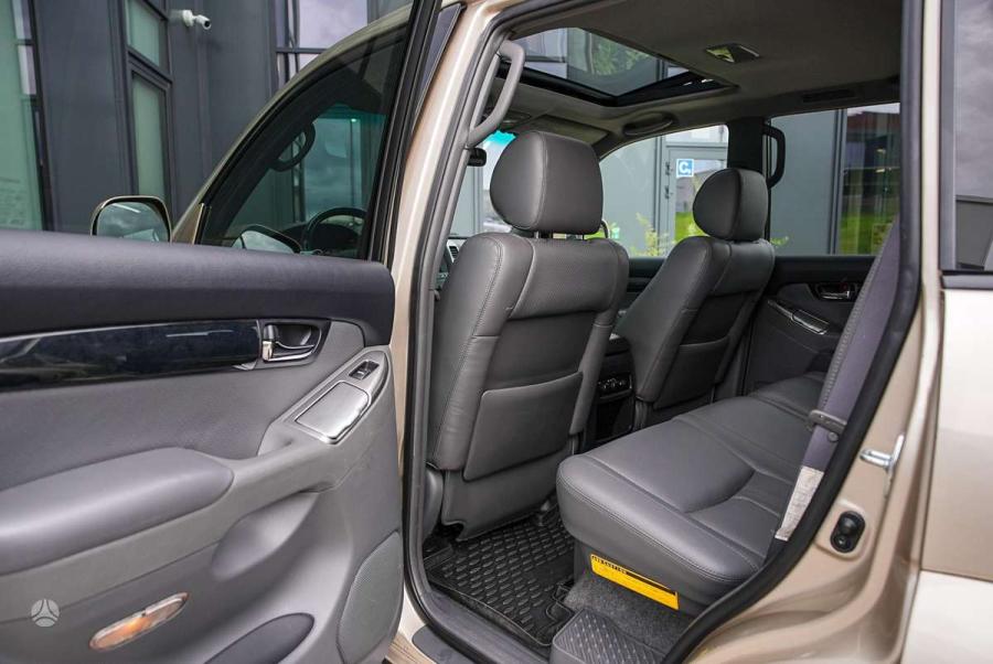 Brūns Toyota Land Cruiser 2009 Kauņa, ar dzinēja tilpumu 2.98 L un nobraukumu 196 tūkst. km par 14450 €, foto 28 vietnē AUTOMOTO.COM.LV