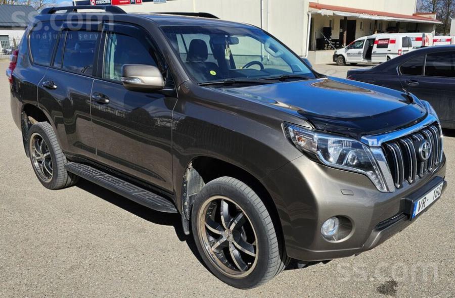 Brūns Toyota Land Cruiser 2014 Rēzekne, ar dzinēja tilpumu 3.00 L un nobraukumu 161 tūkst. km par 30990 €, foto 3 vietnē AUTOMOTO.COM.LV