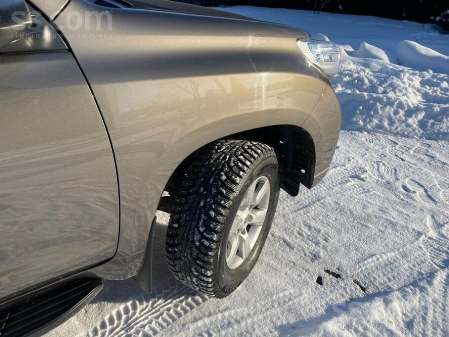 Brown Toyota Land Cruiser 2014 in Riga, with an engine capacity of 3.00 L and mileage of 65 thousand km for 27000 €, photo 12 on AUTOMOTO.COM.LV