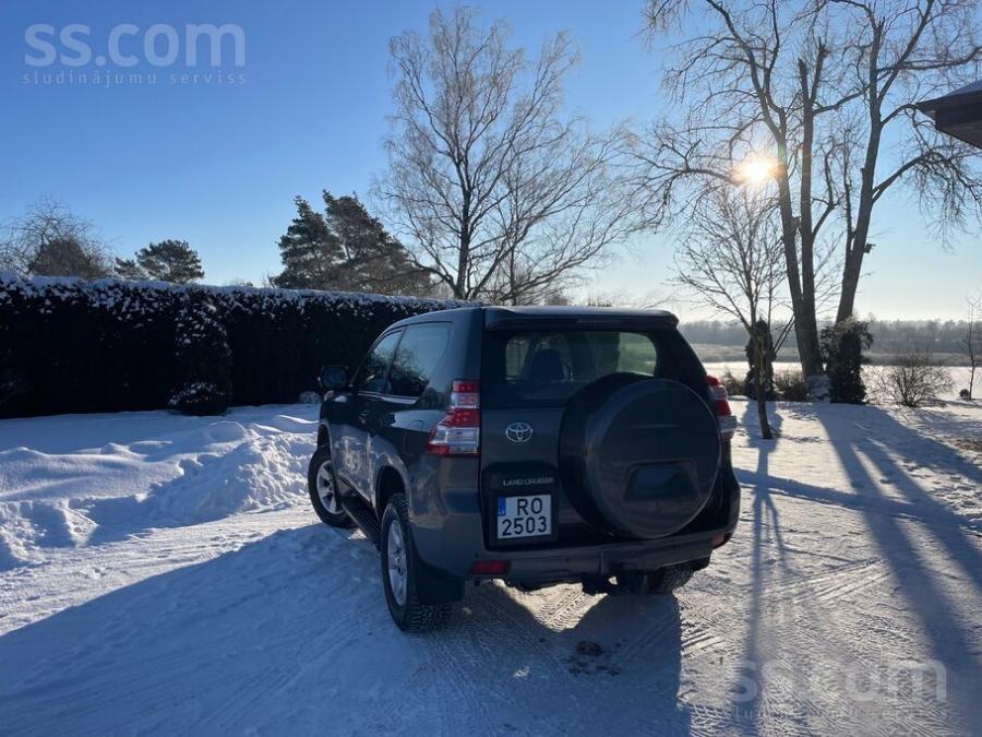 Brown Toyota Land Cruiser 2014 in Riga, with an engine capacity of 3.00 L and mileage of 65 thousand km for 27000 €, photo 14 on AUTOMOTO.COM.LV