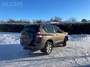 Brown Toyota Land Cruiser 2014 in Riga, with an engine capacity of 3.00 L and mileage of 65 thousand km for 27000 €, photo 15 on AUTOMOTO.COM.LV