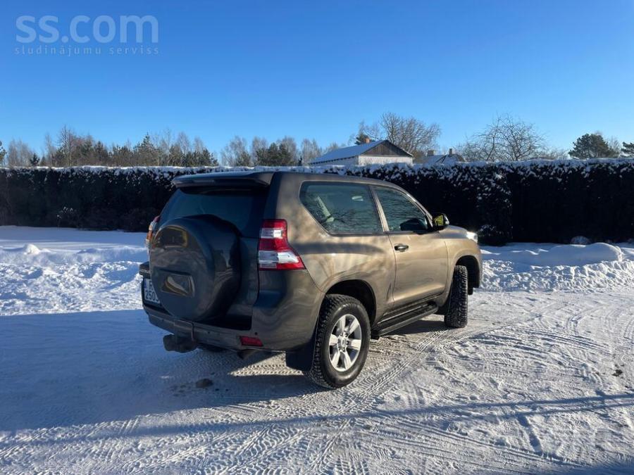 Brown Toyota Land Cruiser 2014 in Riga, with an engine capacity of 3.00 L and mileage of 65 thousand km for 27000 €, photo 15 on AUTOMOTO.COM.LV