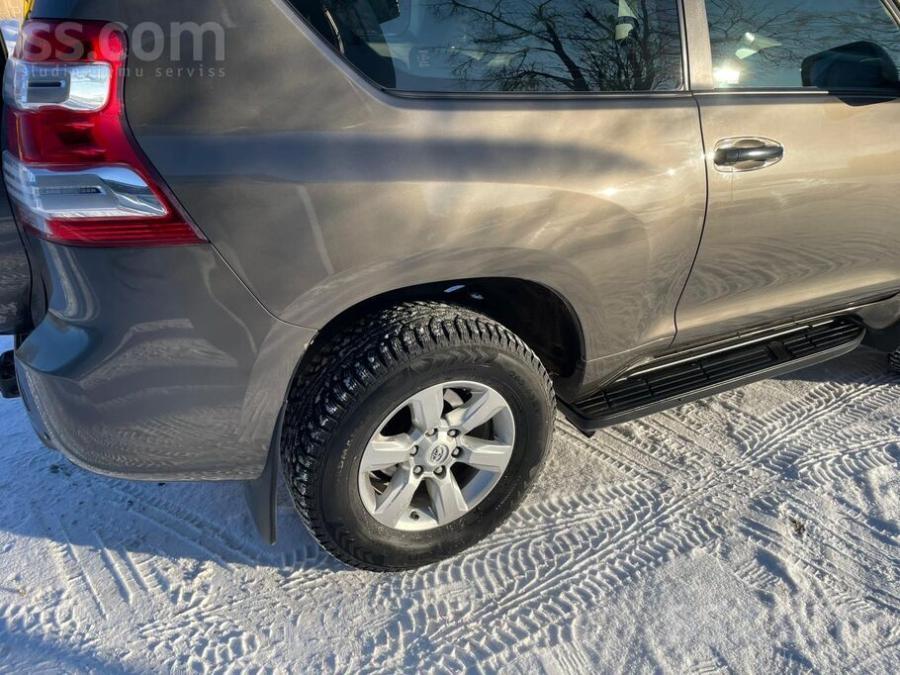 Brown Toyota Land Cruiser 2014 in Riga, with an engine capacity of 3.00 L and mileage of 65 thousand km for 27000 €, photo 17 on AUTOMOTO.COM.LV