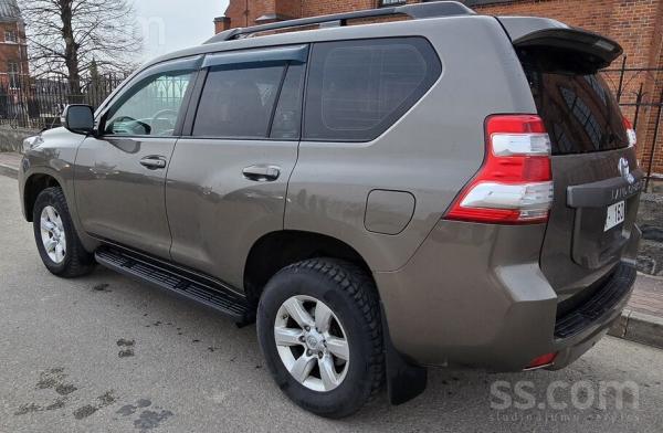 Brown Toyota Land Cruiser 2014 in Rezekne, with an engine capacity of 3.00 L and mileage of 168 thousand km for 28500 €, photo 1 on AUTOMOTO.COM.LV