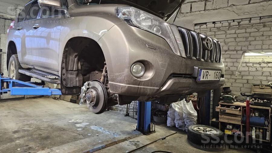 Brown Toyota Land Cruiser 2014 in Rezekne, with an engine capacity of 3.00 L and mileage of 168 thousand km for 27990 €, photo 26 on AUTOMOTO.COM.LV