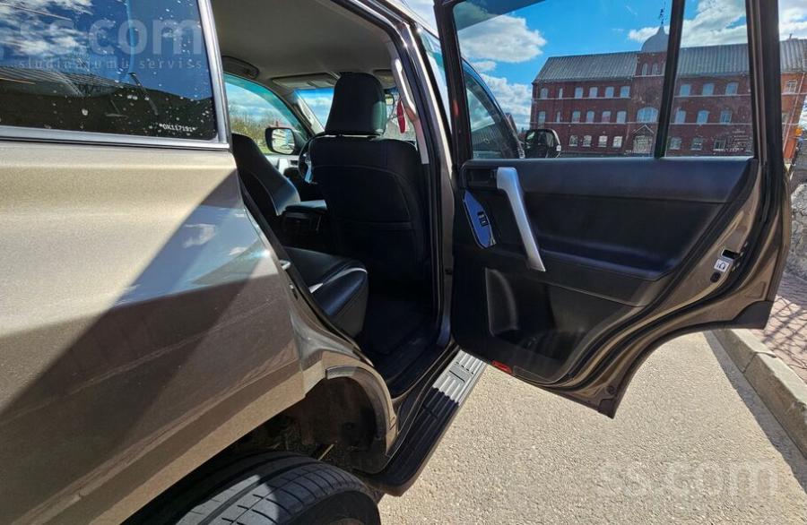 Brūns Toyota Land Cruiser 2014 Rēzekne, ar dzinēja tilpumu 3.00 L un nobraukumu 168 tūkst. km par 27999 €, foto 20 vietnē AUTOMOTO.COM.LV