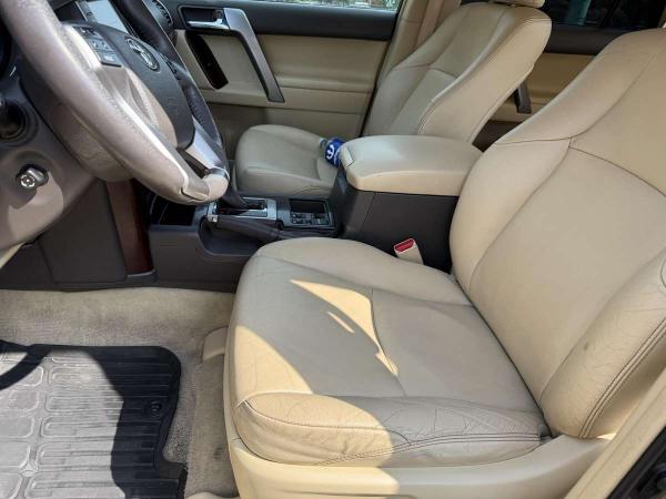 Brown Toyota Land Cruiser 2014 in Marijampole, with an engine capacity of 2.98 L and mileage of 201 thousand km for 24600 €, photo 7 on AUTOMOTO.COM.LV