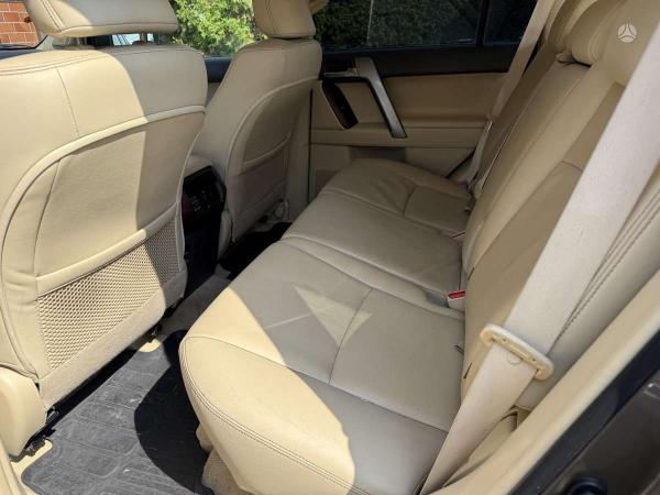 Brown Toyota Land Cruiser 2014 in Marijampole, with an engine capacity of 2.98 L and mileage of 201 thousand km for 24600 €, photo 10 on AUTOMOTO.COM.LV