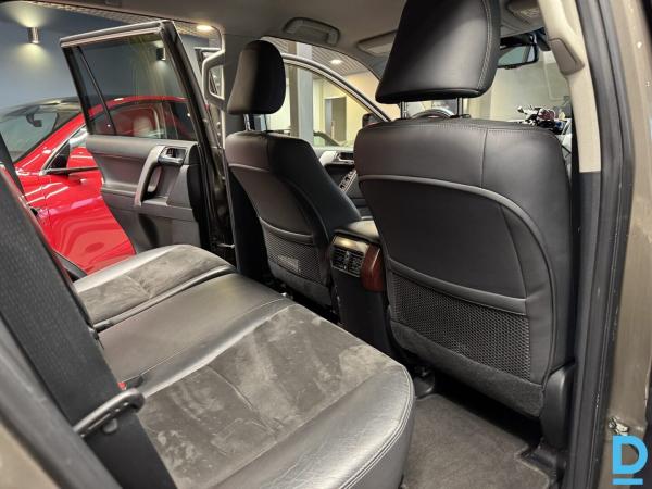 Brown Toyota Land Cruiser 2015 in Marupe, with an engine capacity of 3.00 L and mileage of 223 thousand km for 26900 €, photo 11 on AUTOMOTO.COM.LV